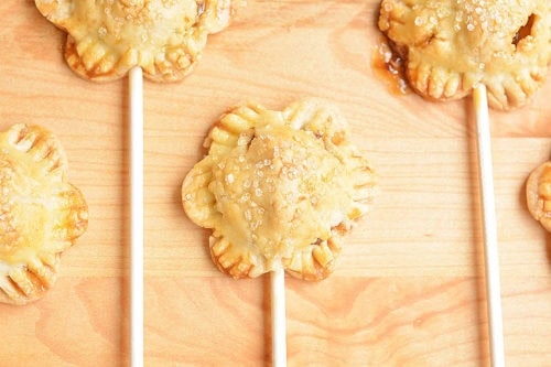 Flower Shaped S'more Pie Pops Recipe