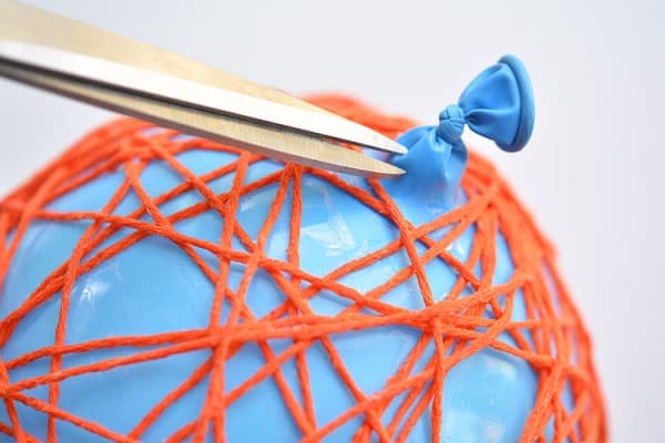 How to Make Yarn Pumpkins Using Balloons