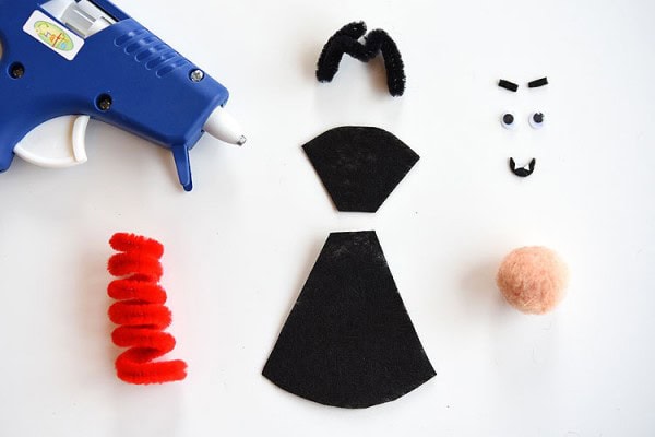 Halloween Finger Puppets from Pipe Cleaners and Pom Poms