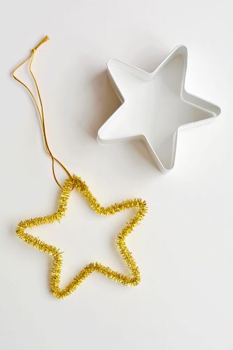 Easy Pipe Cleaner Star Ornaments - One Little Project