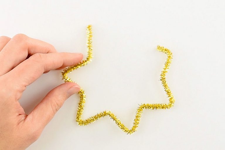 Easy Pipe Cleaner Star Ornaments - One Little Project