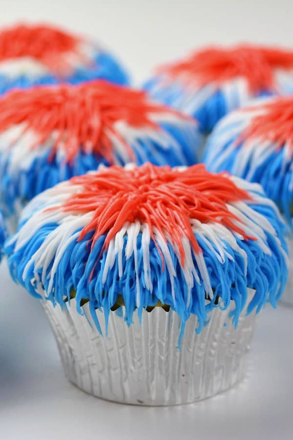 How to Decorate Firework Cupcakes | Easy 4th of July Cupcake