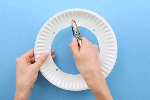 How to Make a Dreamcatcher | DIY Dreamcatcher Using Paper Plates