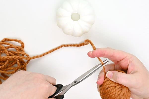 Chunky Yarn Pumpkins | Easy DIY Yarn Wrapped Pumpkins
