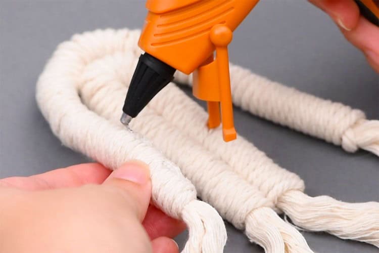 Macrame Ghost | Cute and Easy Halloween Macrame Idea