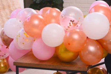 DIY Balloon Garland | How to Make a Balloon Garland (It's SO EASY!)