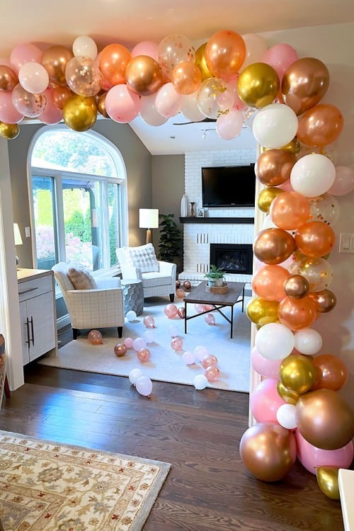 DIY Balloon Garland | How to Make a Balloon Garland (It's SO EASY!)