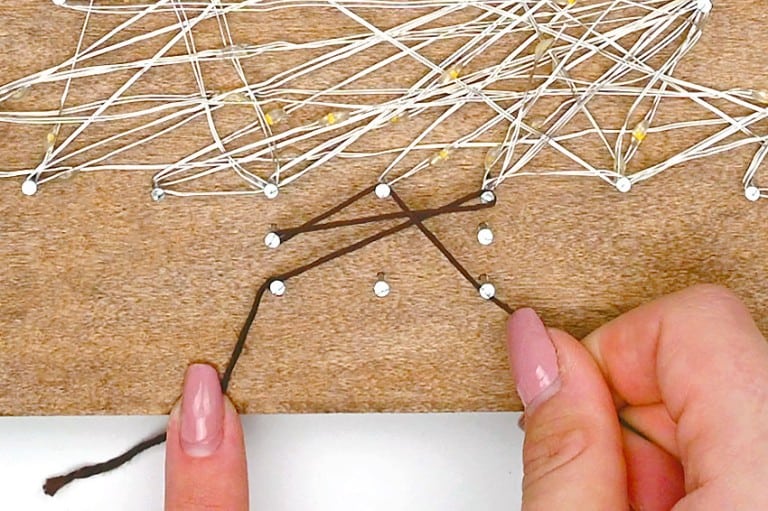 Christmas Tree String Art | Free Template for a String Art Christmas Tree