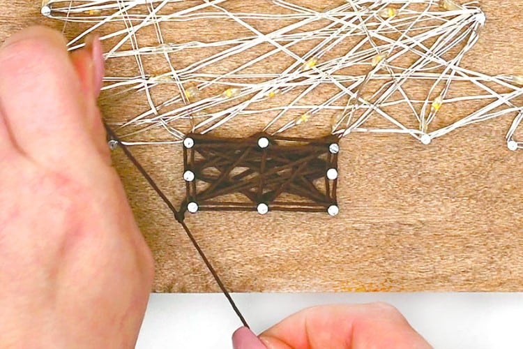 Christmas Tree String Art | Free Template for a String Art Christmas Tree
