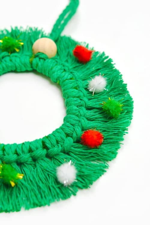 Macrame Christmas Wreath | DIY Macrame Christmas Ornaments