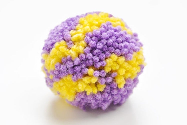 How to Make a Pom Pom: A Step by Step Guide: A Step By Step Guide (With ...