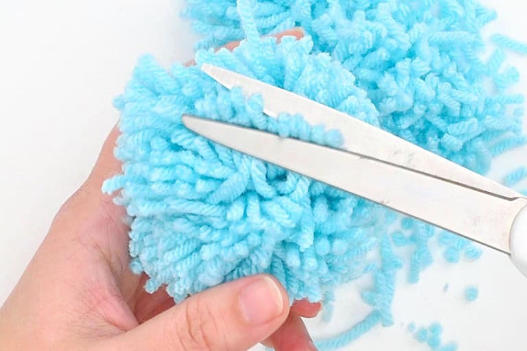How to Make a Pom Pom: A Step by Step Guide: A Step By Step Guide (With ...