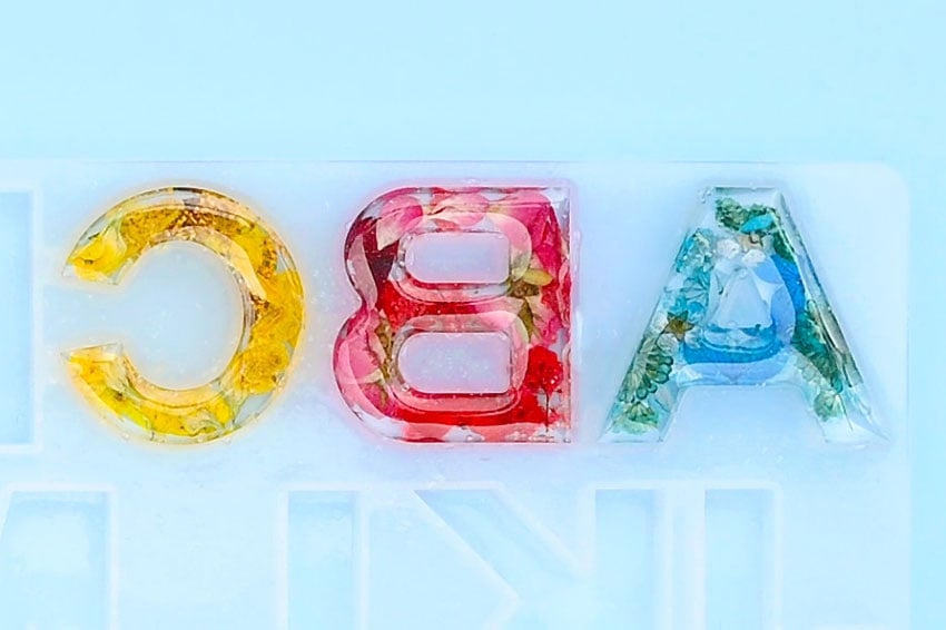 DIY Resin Keychain | How to Make Resin Letter Keychains