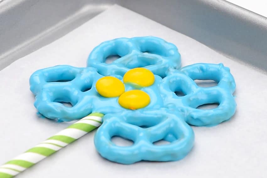 Flower Pretzels | Fun and Easy Pretzel Flower Snack