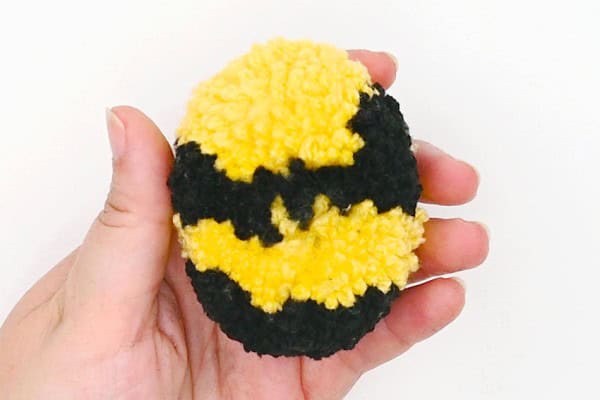 Pom Pom Bees | How to Make a Bee Pom Pom Craft