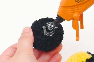 Pom Pom Bees | How to Make a Bee Pom Pom Craft