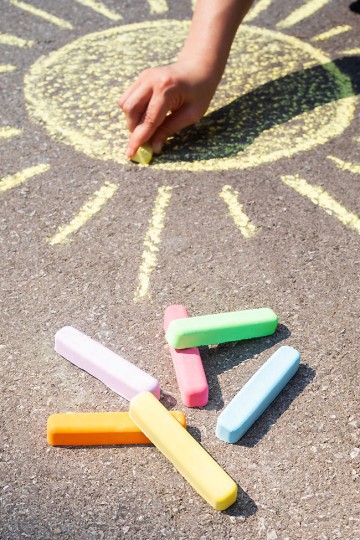 How to Make Sidewalk Chalk | Easy DIY Sidewalk Chalk Recipe