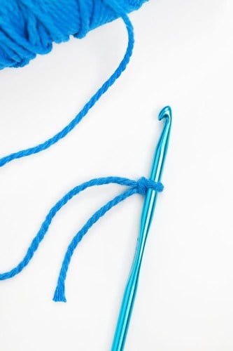 How to Tie a Slip Knot | Easy Slip Knot for Crochet and Knitting