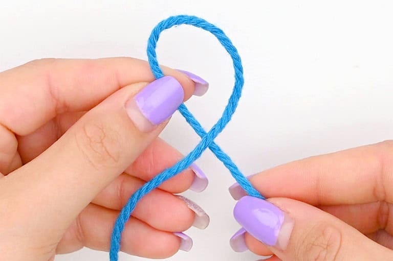 How to Tie a Slip Knot | Easy Slip Knot for Crochet and Knitting