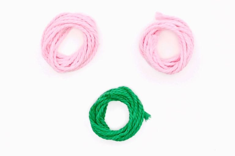 Macrame Flower Keychain | Easy Daisy Macrame Keychain Pattern