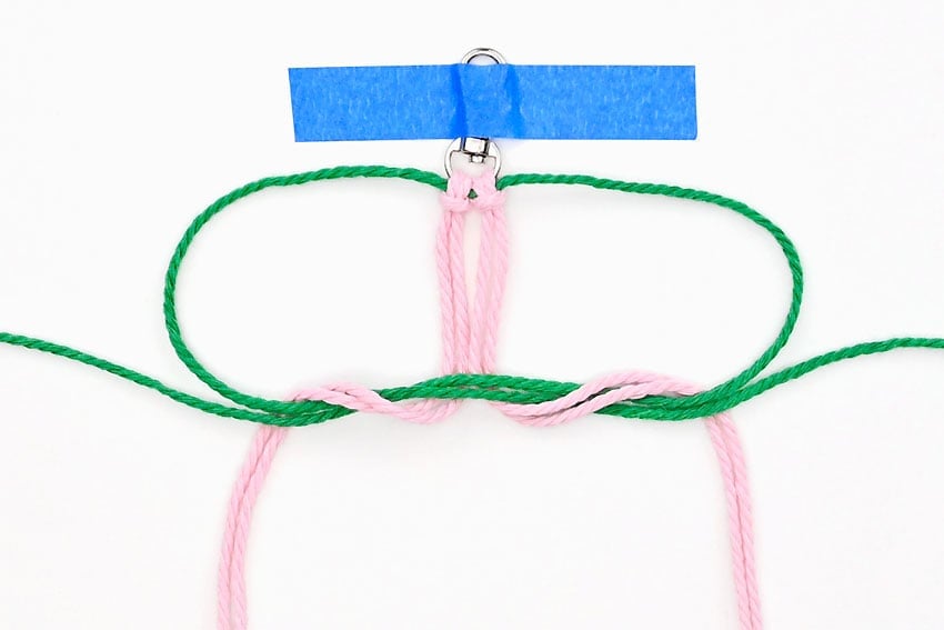 Macrame Flower Keychain | Easy Daisy Macrame Keychain Pattern