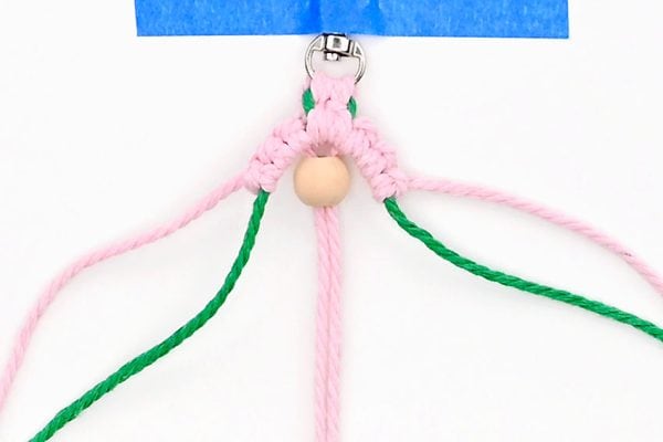 Macrame Flower Keychain | Easy Daisy Macrame Keychain Pattern