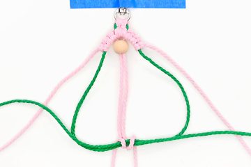 Macrame Flower Keychain | Easy Daisy Macrame Keychain Pattern