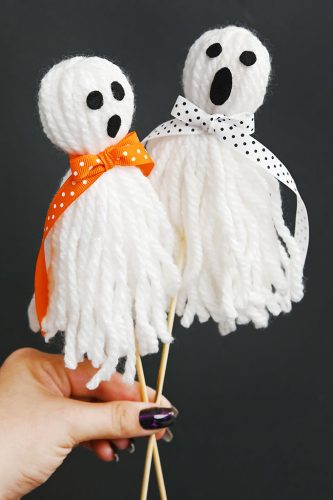 Yarn Ghost Craft | Fun and Easy Tassel Ghosts
