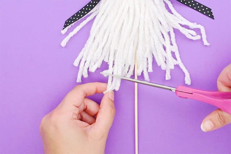 Yarn Ghost Craft | Fun and Easy Tassel Ghosts