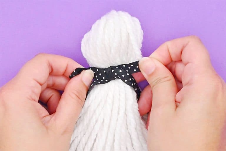 Yarn Ghost Craft | Fun and Easy Tassel Ghosts