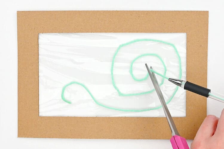 Yarn Pen Art Hack: How to "Paint" With Yarn Using a Pen
