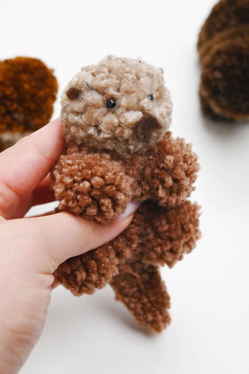 Pom Pom Otter – Adorable DIY Yarn Animal Craft