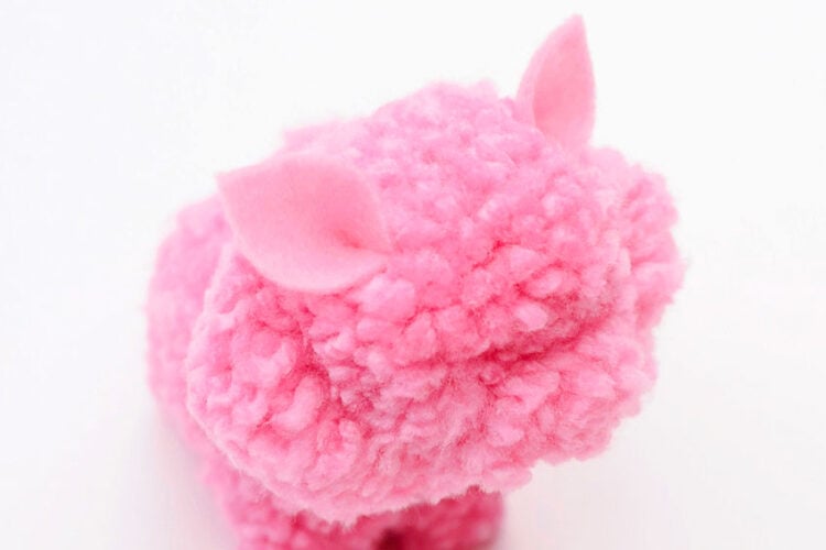 Pom Pom Pig - Cute DIY Pig Craft with Yarn