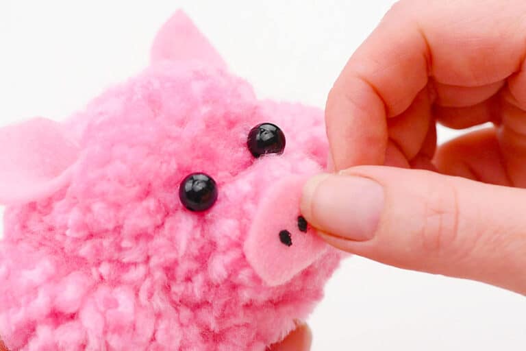 Pom Pom Pig - Cute DIY Pig Craft with Yarn