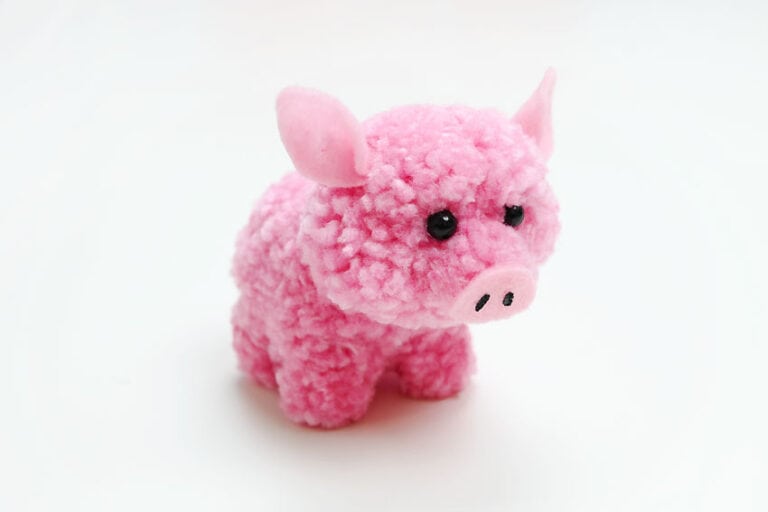 Pom Pom Pig - Cute DIY Pig Craft with Yarn