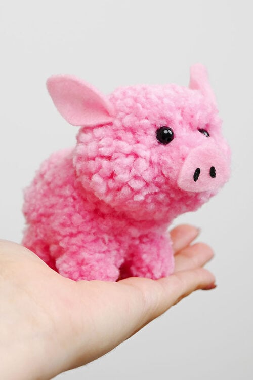 Pom Pom Pig - Cute DIY Pig Craft with Yarn