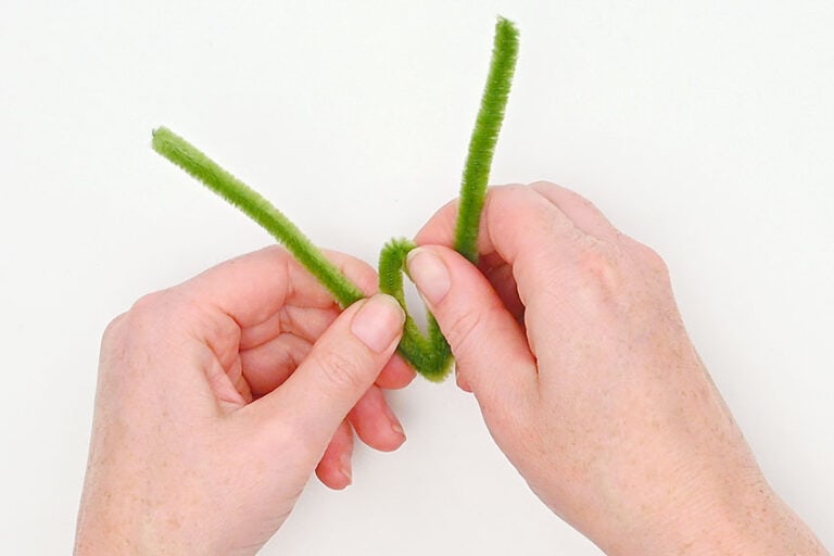 DIY Pipe Cleaner Rose - How to Make Flowers from Pipe Cleaners