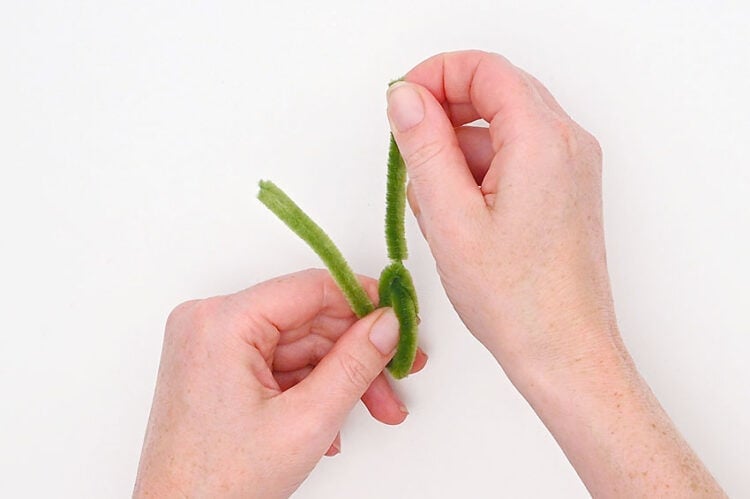 DIY Pipe Cleaner Rose - How to Make Flowers from Pipe Cleaners