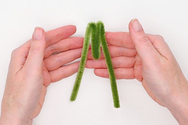 DIY Pipe Cleaner Rose - How to Make Flowers from Pipe Cleaners
