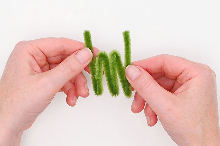 DIY Pipe Cleaner Rose - How to Make Flowers from Pipe Cleaners