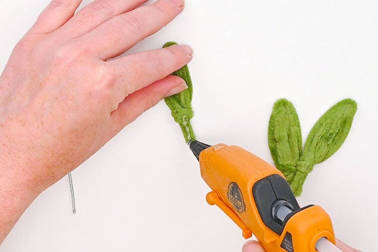 DIY Pipe Cleaner Rose - How to Make Flowers from Pipe Cleaners