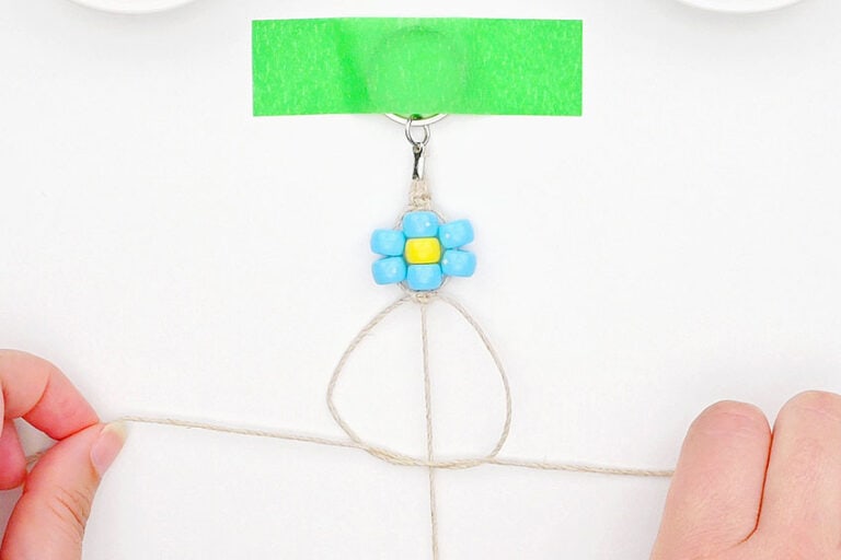 Pony Bead Flower Keychain - Easy DIY Beaded Keychain Craft