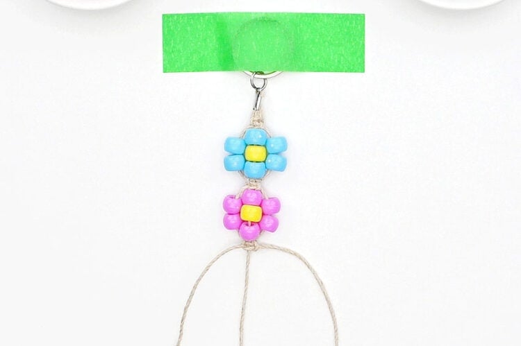Pony Bead Flower Keychain - Easy DIY Beaded Keychain Craft