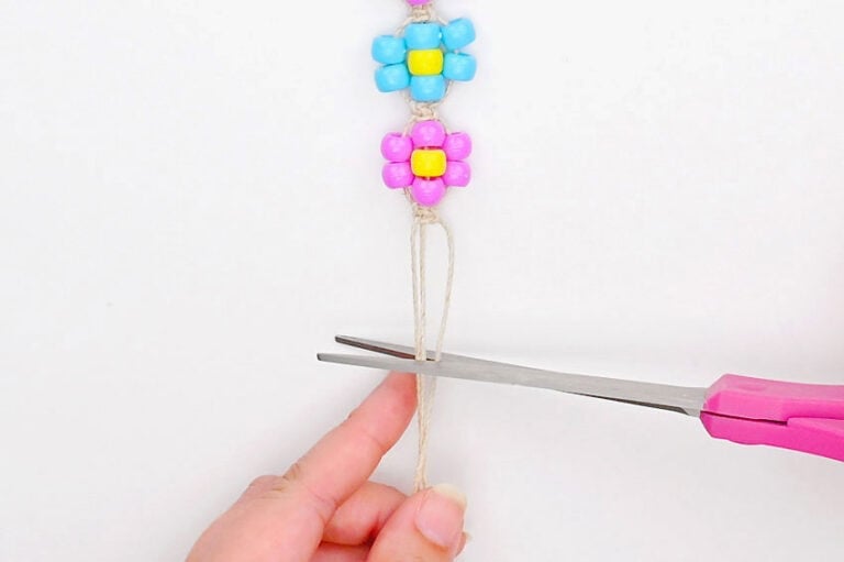 Pony Bead Flower Keychain - Easy DIY Beaded Keychain Craft