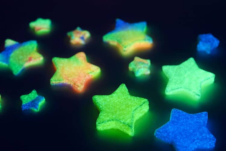 How to Make Glow in the Dark Clay - Easy DIY Clay Recipe