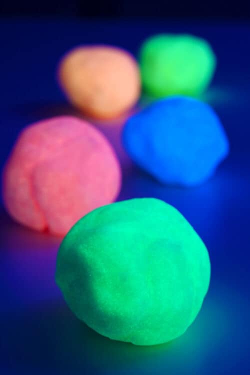 How to Make Glow in the Dark Clay - Easy DIY Clay Recipe
