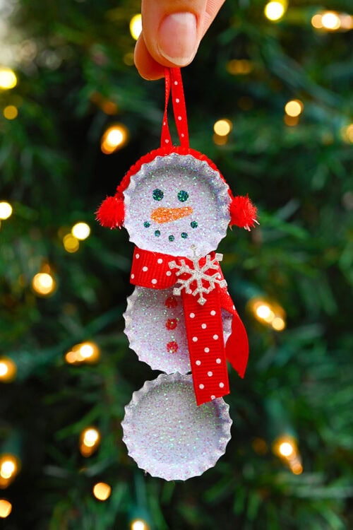 Bottle Cap Snowman Ornament - Cute & Easy Christmas Craft