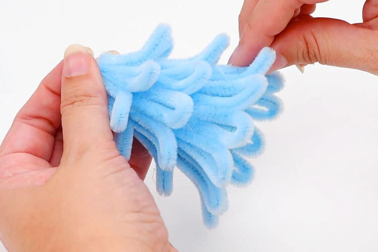 DIY Pipe Cleaner Angel - Easy Christmas Angel Craft