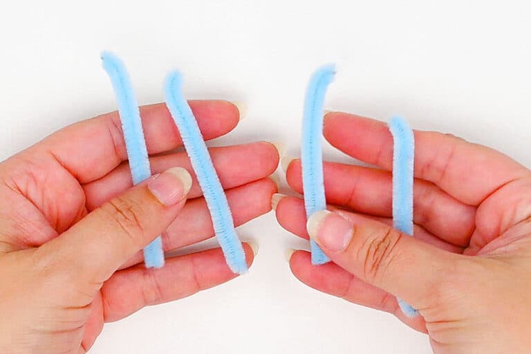 DIY Pipe Cleaner Angel - Easy Christmas Angel Craft