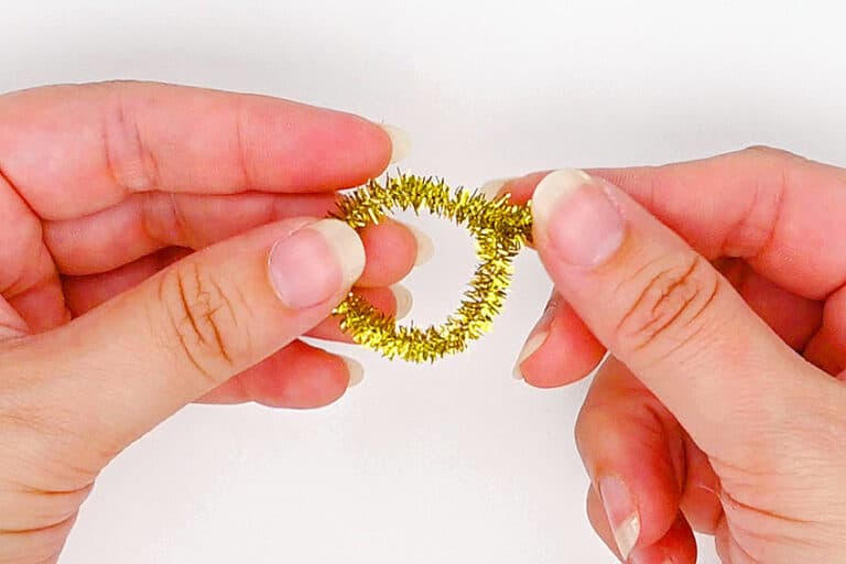 DIY Pipe Cleaner Angel - Easy Christmas Angel Craft
